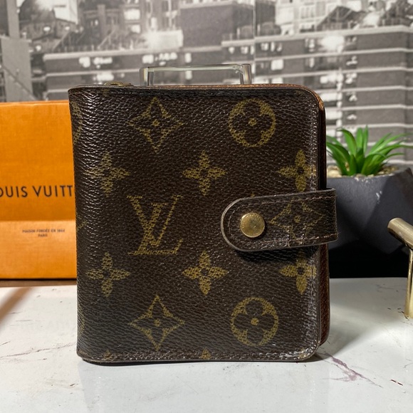 Louis Vuitton | Bags | Authentic Louis Vuitton Monogram Compact Zippy ...